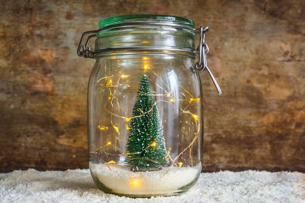 Barattoli di Natale fai da te: 7 idee luminose e semplici per decorare in un attimo